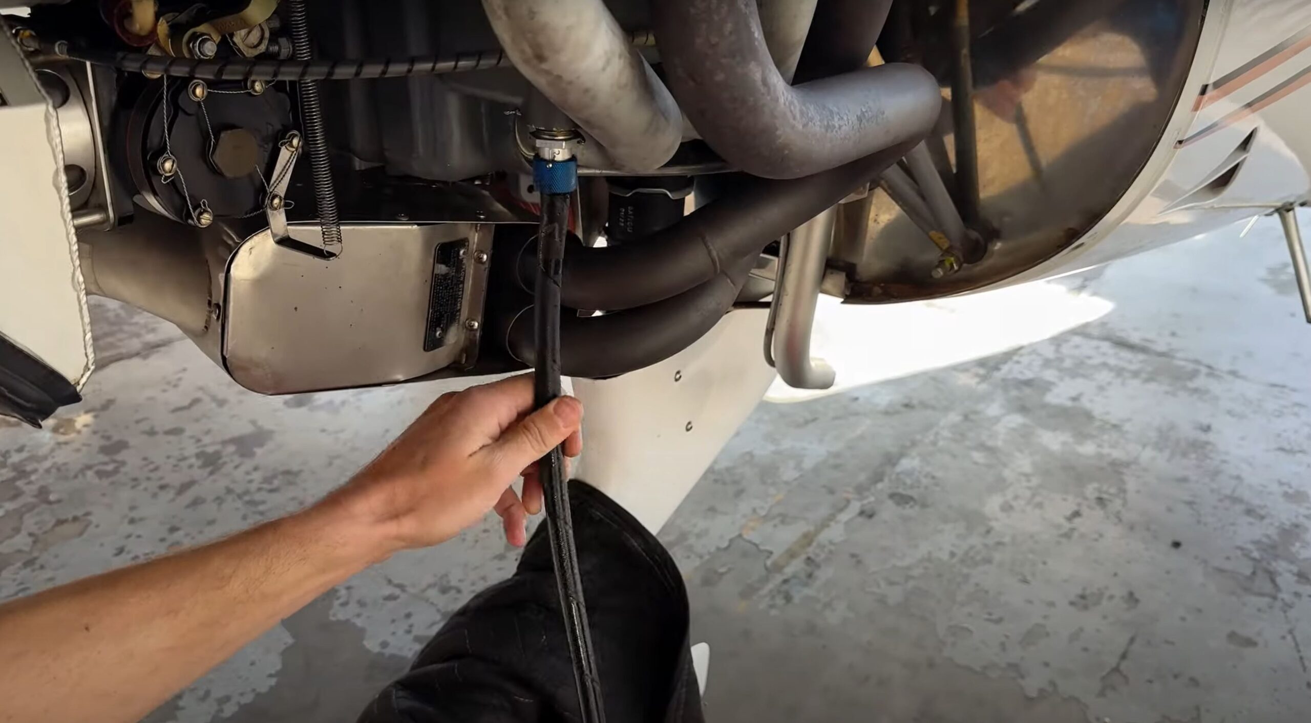 Video: Oil Change Basics for the DA40XLS · Diamond Pilots Association